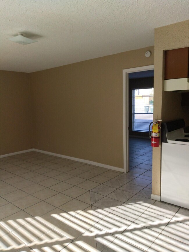 102 W 12th St, Del Rio, TX 78840 - Condo for Rent in Del Rio, TX ...