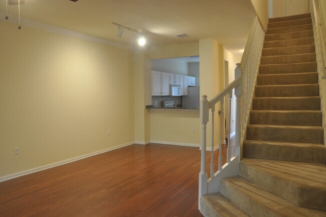 4943 NW 45th Rd Unit 107, Gainesville, FL 32606 - Condo for Rent in ...