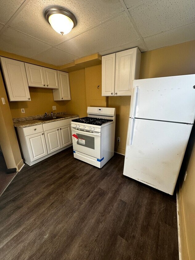 242 Arabella St Unit 1st Floor, Pittsburgh, PA 15210 - Room for Rent in ...