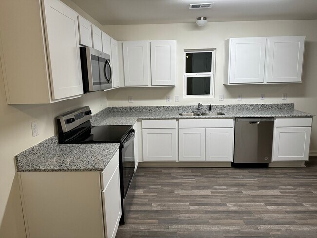 4069 Lake Russell Dr, Florence, SC 29501 - House Rental in Florence, SC | Apartments.com