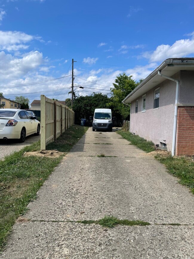 3696-3698 McCarley Dr S Unit 3696 McCarley, Columbus, OH 43228 - 3696 ...