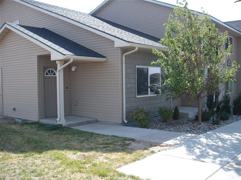 1086 Country Club Rd, Gillette, WY 82718 - Townhome Rentals in Gillette ...