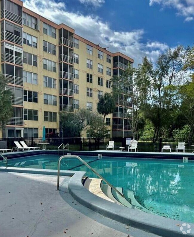 Ojus Park Apartments for Rent with a Garage - North Miami Beach, FL - 3 Rentals | Apartments.com