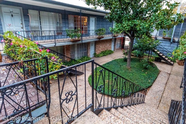 Gaslight Square Rentals in Houston at 604 W Main St Houston, TX ...