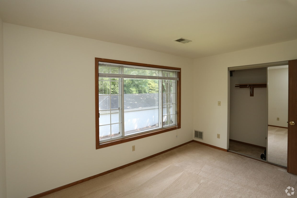 Foxhaven - 21805 Foxhaven Run Waukesha, WI 53186 | Apartments.com