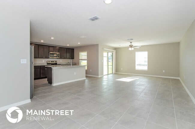 Lake Jackson Ridge Apartments for Rent with Extra Storage - Mascotte ...