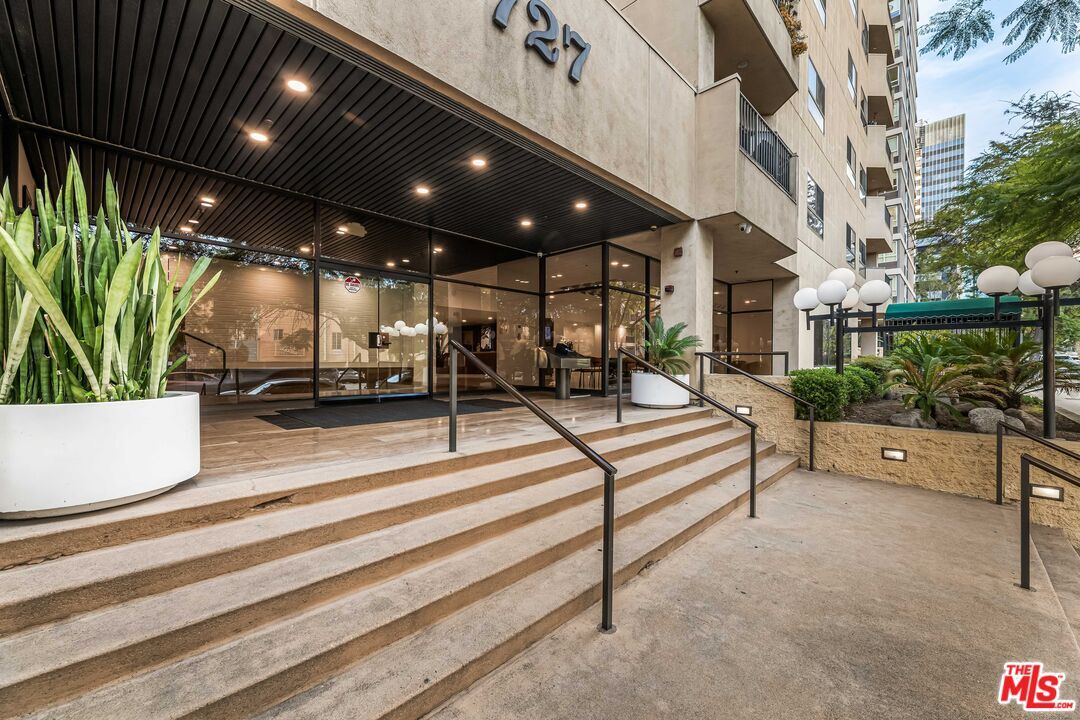 727 S Ardmore Ave Unit 106, Los Angeles, CA 90005 - Condo for Rent in ...