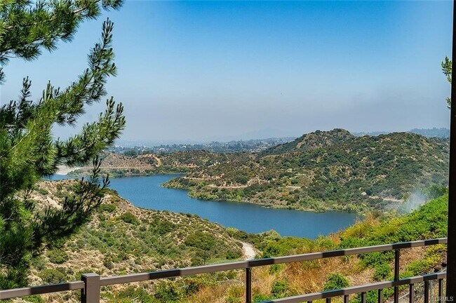 3906 Lake Vista Ct, Los Angeles, CA 91316 - House Rental in Los Angeles ...