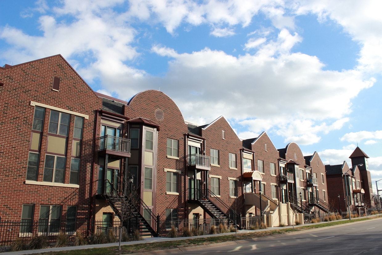 MLK Brickstone Apartments - 1051 19th St Des Moines, IA 50314 ...
