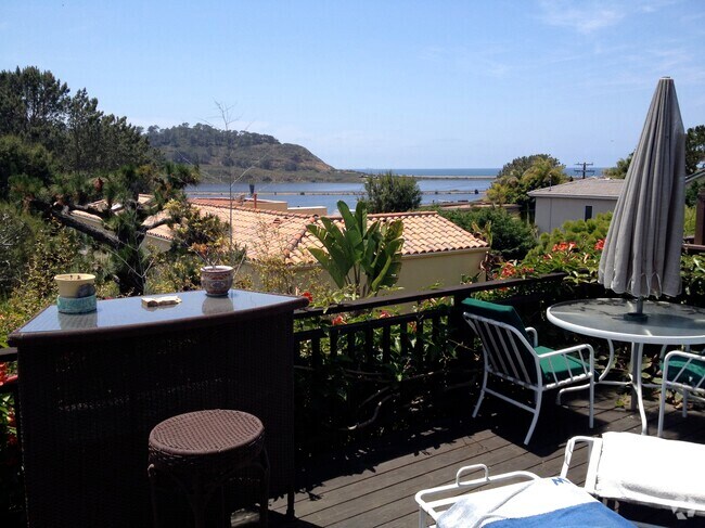 Del Mar Heights Apartments for Rent with High Ceilings - Del Mar, CA ...