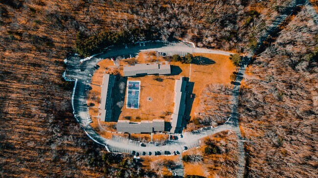 The Den Cedar Ridge Apartments - 43-60 Burt Latham Rd Willington, CT ...