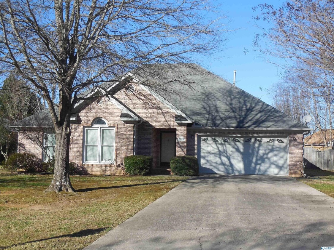 2825 Winthrop Dr SW, Decatur, AL 35603 - House Rental in Decatur, AL ...