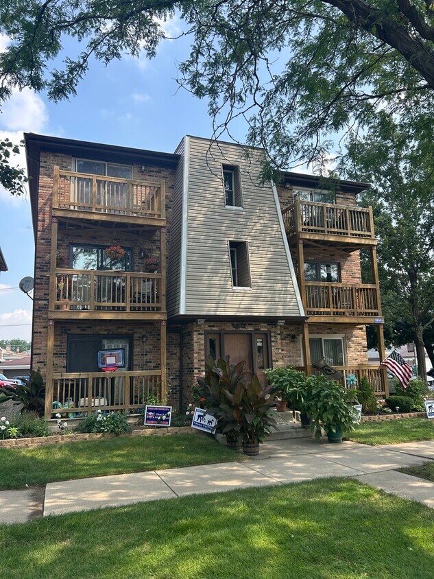 6700 W 64th Pl, Chicago, IL 60638 - House Rental in Chicago, IL ...
