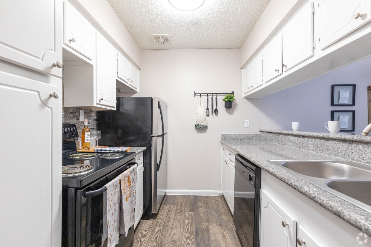 Legends of Memorial - 915 Silber Rd Houston, TX 77024 | Apartments.com