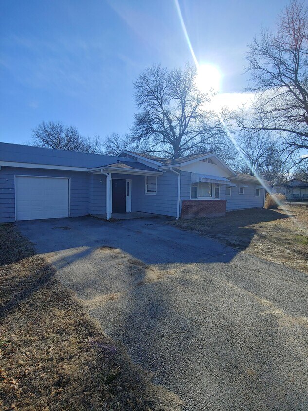 2908 N Michigan St, Pittsburg, KS 66762 - House Rental in Pittsburg, KS ...