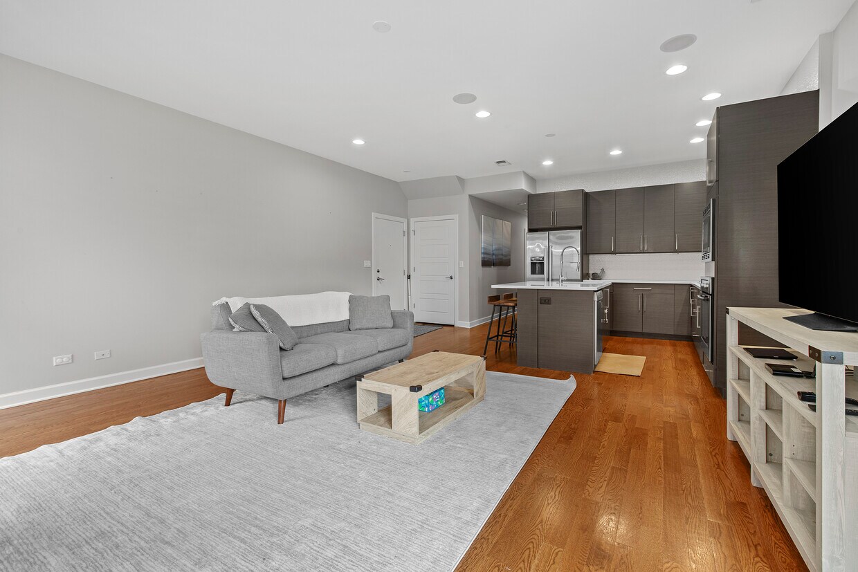 2312 W Rice St Unit 2, Chicago, IL 60622 - Condo for Rent in Chicago ...