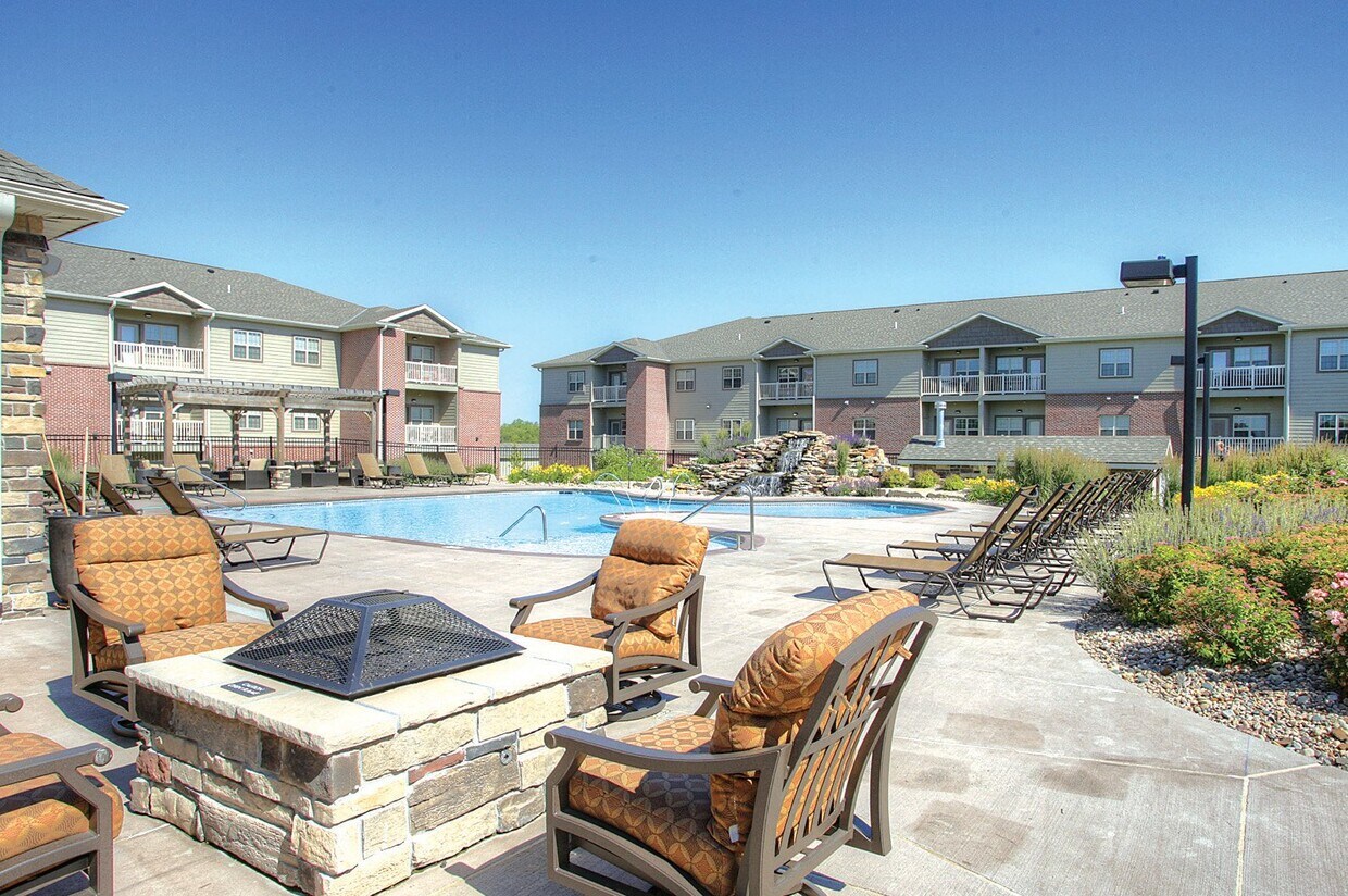 Summit Falls Apartments & Townhomes - Apartments in Lincoln, NE ...