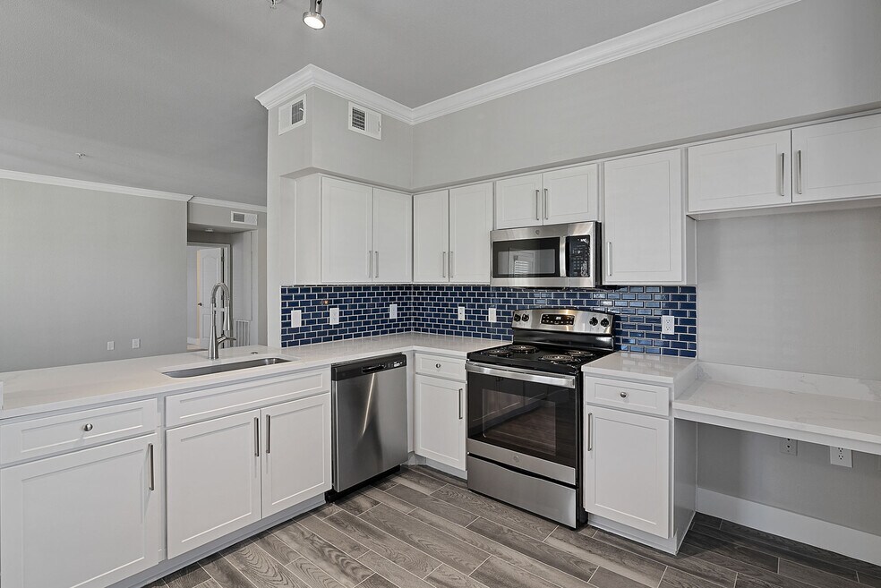 Apartments for Rent with Hardwood Floors in Mandolin Village, Houston ...