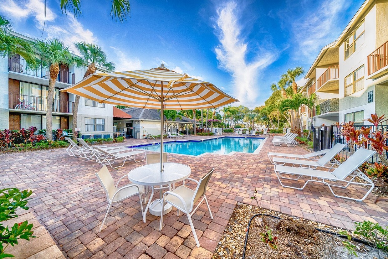 Bella Lago Vista - 700-760 Executive Center Dr West Palm Beach, FL ...