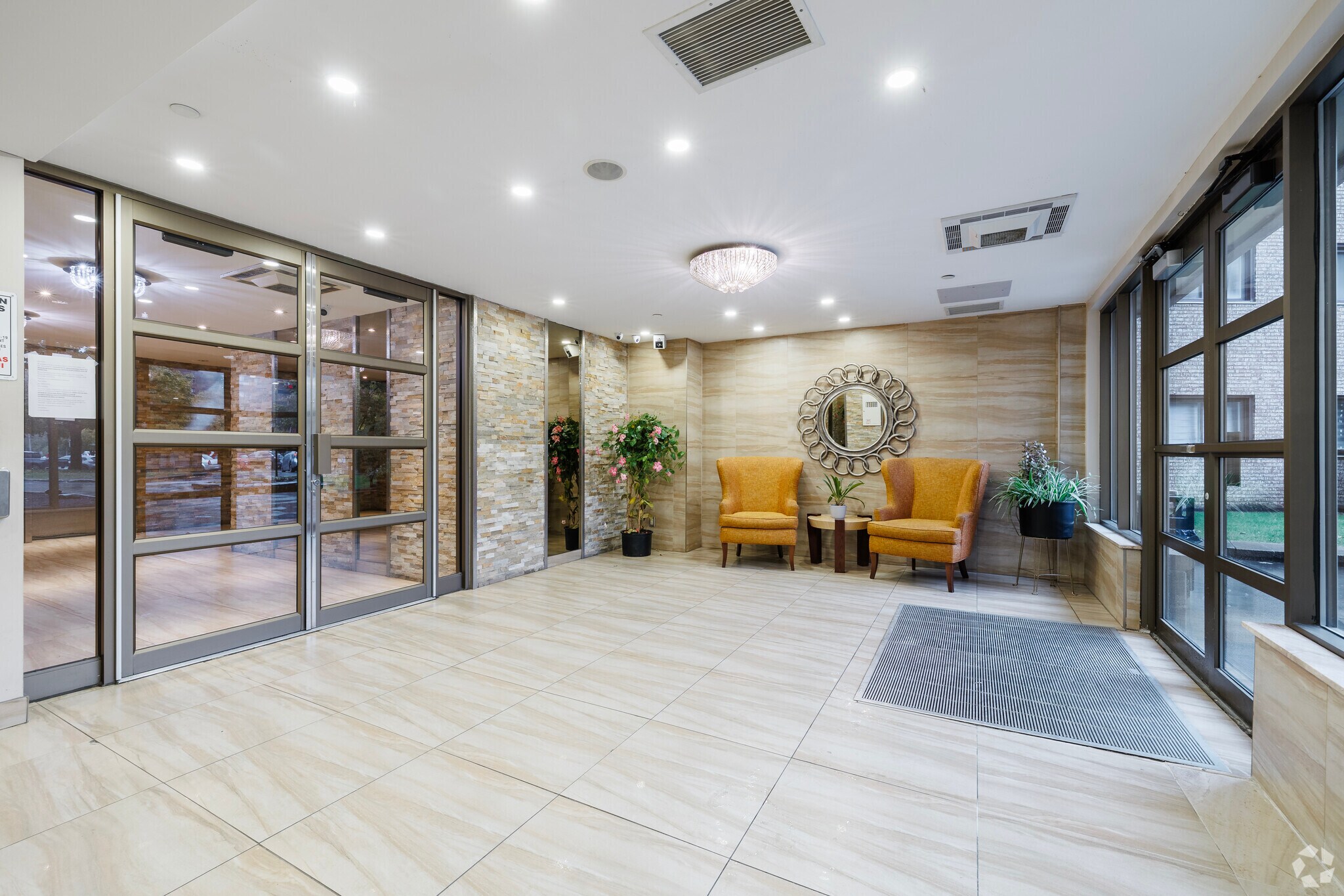 Place Des Vosges 6000-6010 Appartements - 6000 Boul Cavendish Côte ...