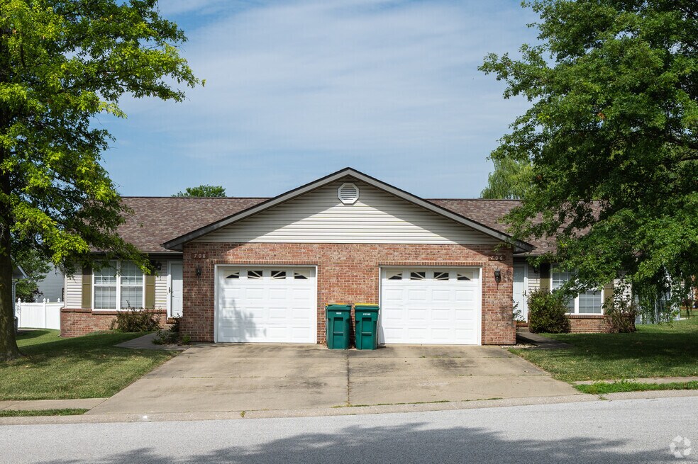 Apartments for Rent with Extra Storage in Summerfield IL | Apartments.com