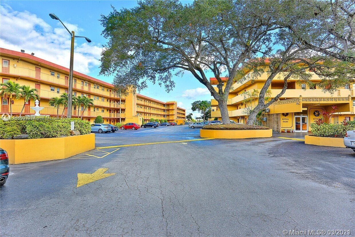 447 NE 195th St Unidad 219, Miami, FL 33179 - Condominio de renta en ...