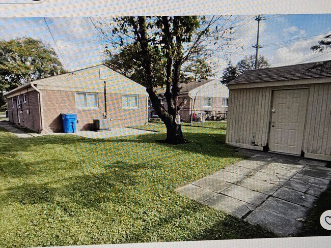 8840 E 14 Mile Rd, Warren, MI 48093 - House Rental in Warren, MI ...