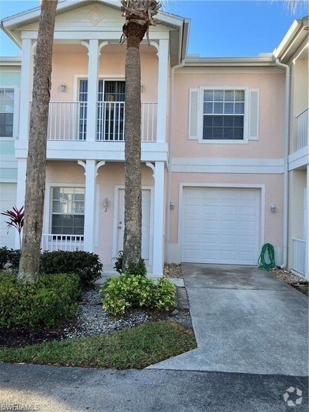 Cypress Glen Apartments for Rent with a Walk-In Closet - Naples, FL ...
