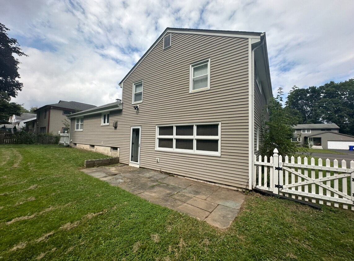 115 Fuller Dr, West Hartford, CT 06117 - House Rental in West Hartford ...
