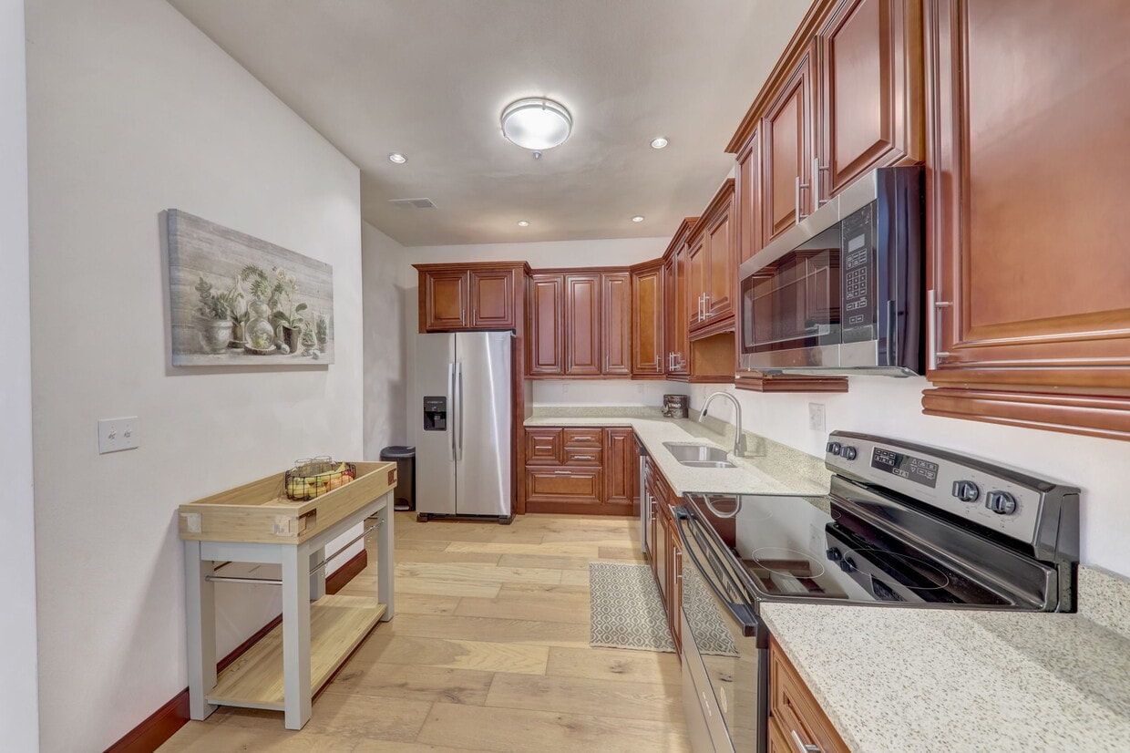 B on Lindell - 3681 Lindell Blvd Saint Louis, MO 63108 | Apartments.com