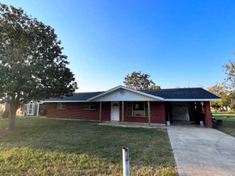 211 Breeze Dr, Devine, TX 78016 | Apartments.com