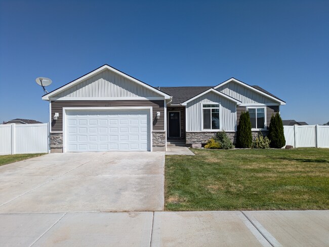 Apartments for Rent with Garages in Lincoln, ID