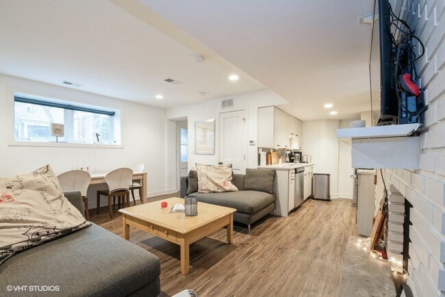 2307 N Cleveland Ave Unit 2307, Chicago, IL 60614 - Room for Rent in ...