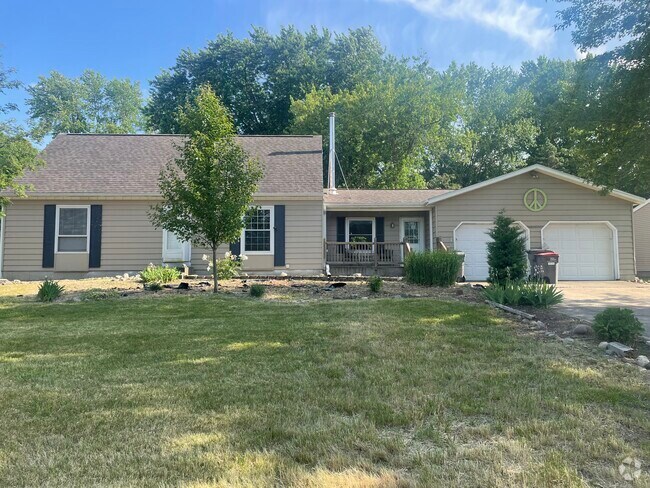 Ada/Cannon/Plainfield Apartments for Rent with a Living Room - Rockford ...