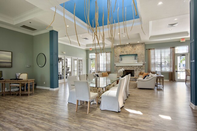 Lake House Apartments Davenport