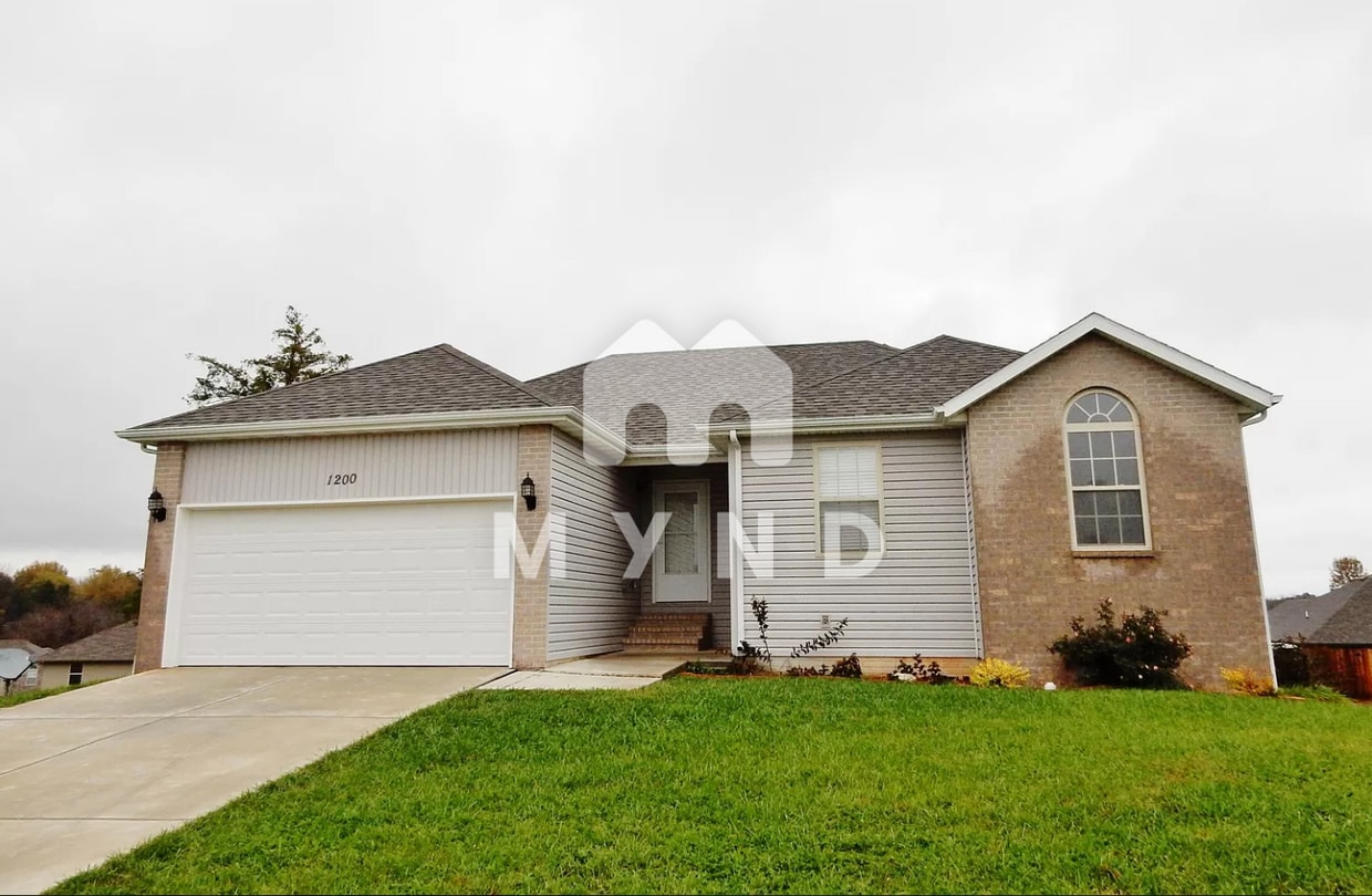 1200 S Erika Ave - House Rental in Springfield, MO | Apartments.com
