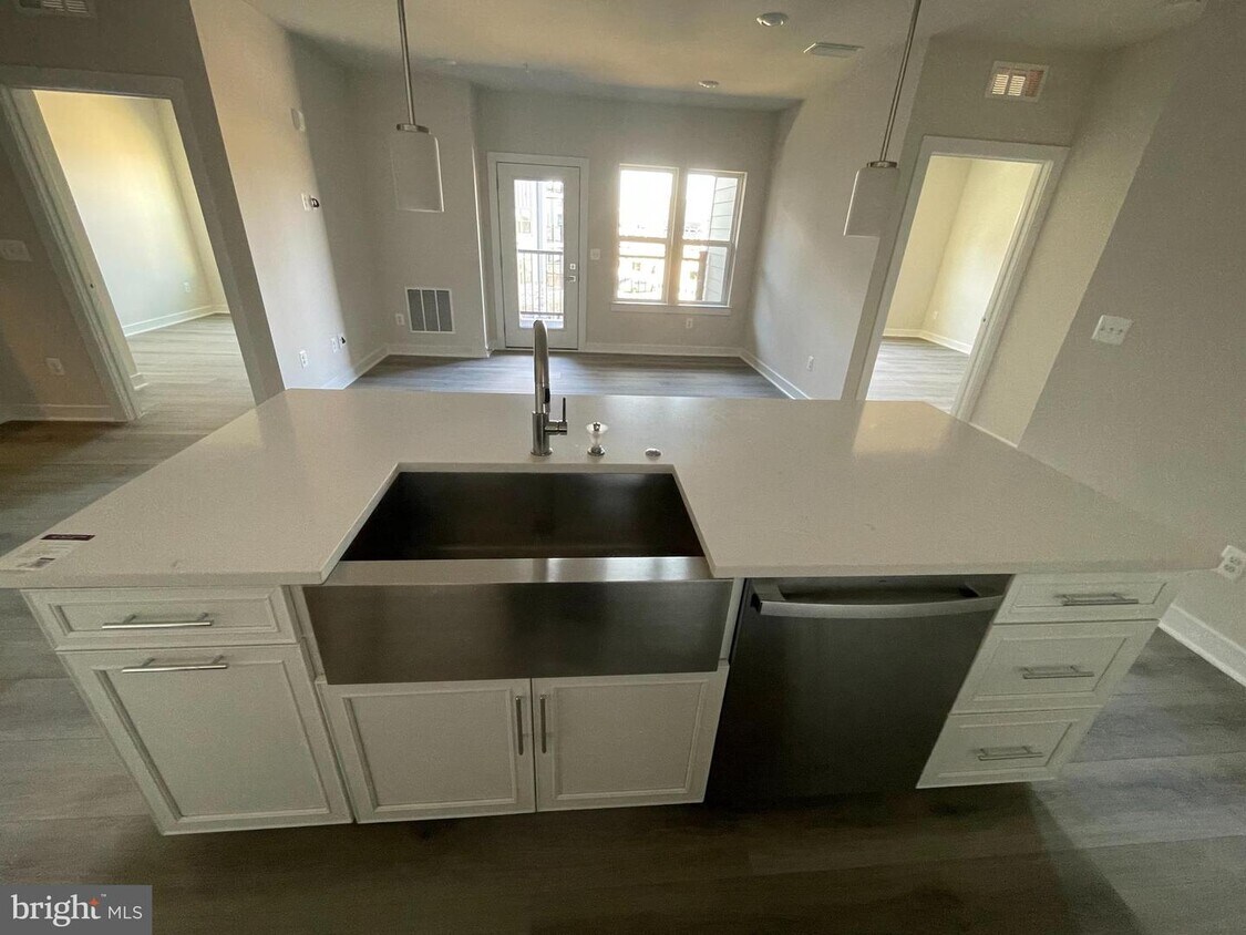 12865 Mosaic Pk Wy Unit M, Herndon, VA 20171 - Room for Rent in Herndon, VA | Apartments.com