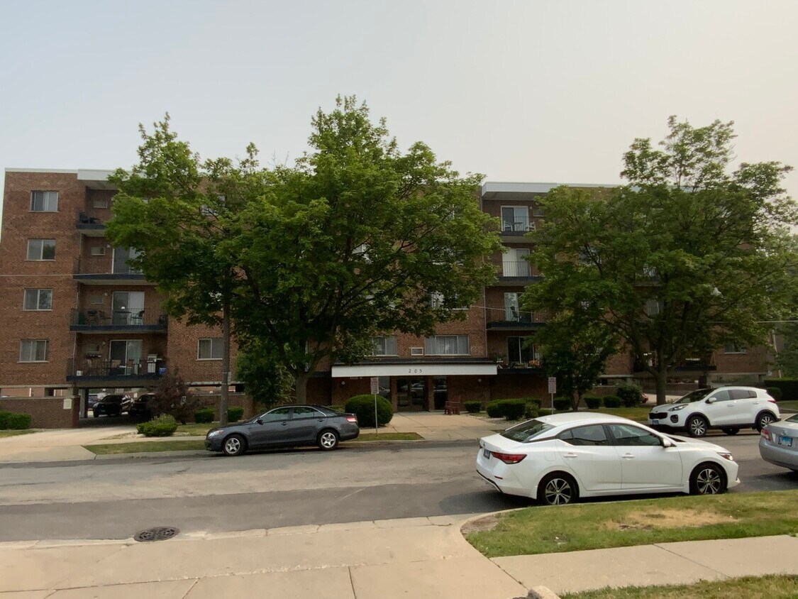205 W Miner St, Arlington Heights, IL 60005 - Condo for Rent in ...