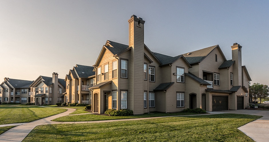 The Manor Homes of Arborwalk Apartments - Apartments in Lees Summit, MO ...