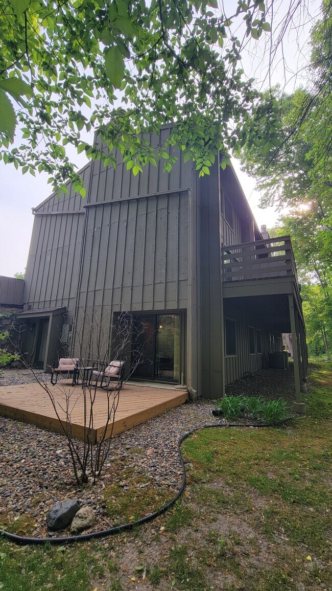 Chelsea Woods Apartments for Rent with a Walk-In Closet - Plymouth, MN ...