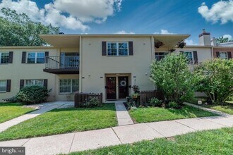 Old Forge Crossing Condominiums Apartments for Rent with a Yard - Devon ...