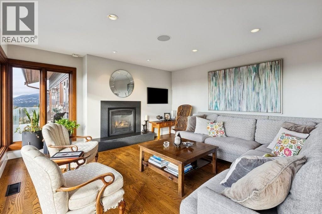 124 Carisbrooke Crescent, North Vancouver, BC V7N 2S1 - Maison à Louer ...