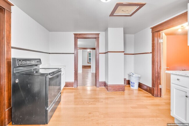 442 2nd St Unit 442 1/2, Menasha, WI 54952 - Room for Rent in Menasha ...
