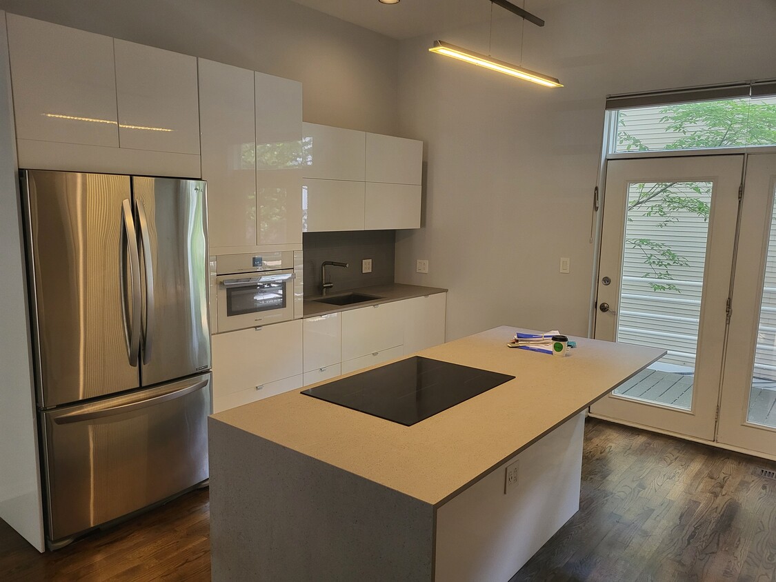 656 N Armour St, Chicago, IL 60642 - House Rental in Chicago, IL ...