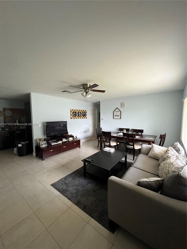 31XX NW 5th Ct Unit Front, Fort Lauderdale, FL 33311 - Room for Rent in ...