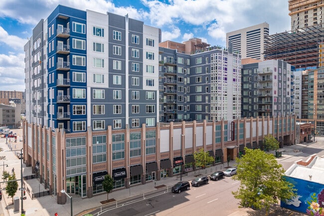 Denver Central Business District Apartments for Rent with a Living Room ...