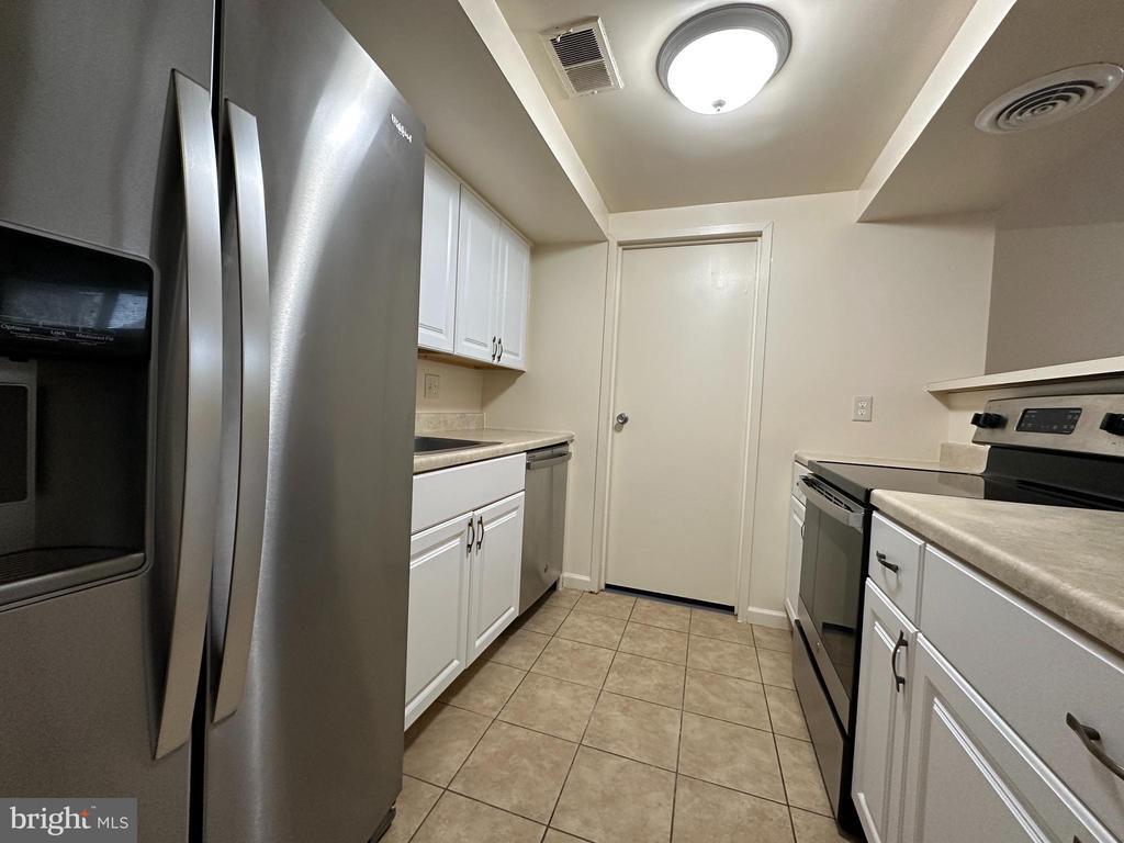 8844 Walutes Cir Unit C, Alexandria, VA 22309 - Room for Rent in ...