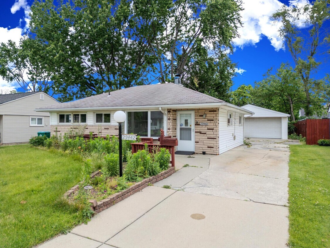 Houses For Rent In Garden City Mi