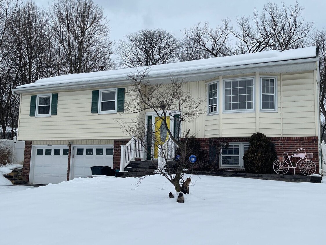 16 Spring Rock Rd, New Windsor, NY 12553 - House Rental in New Windsor ...