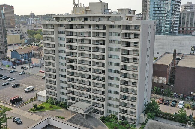 Hamilton Downtown B Hamilton Apartments for Rent with a Garage ...
